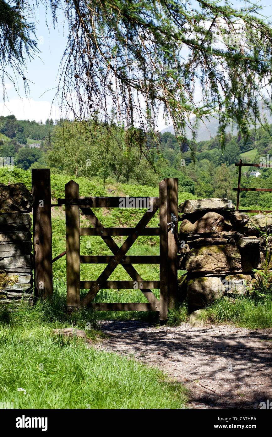 5 barred gate timber gate hi-res stock photography and images - Alamy