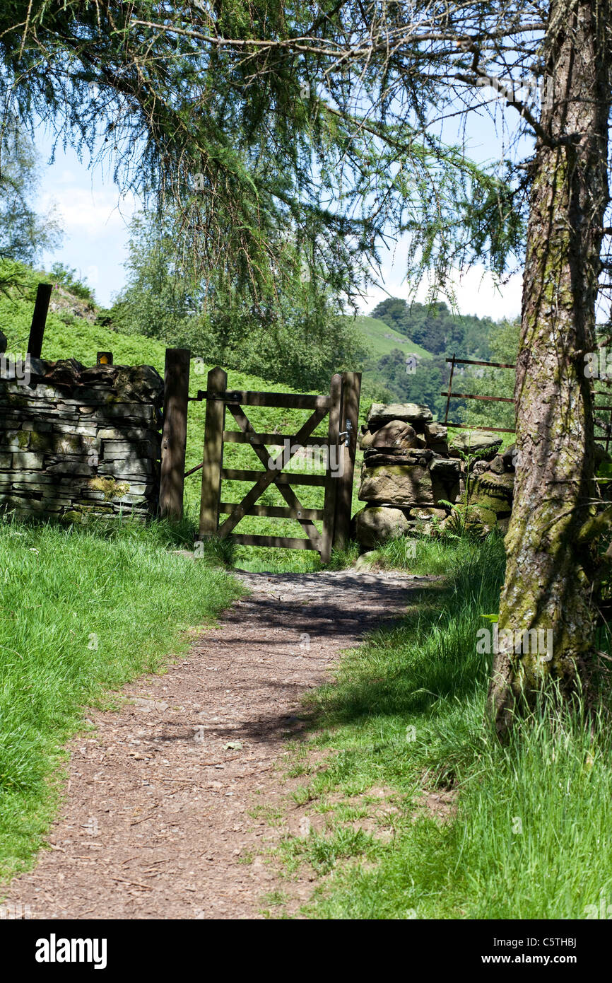 Dry stone wall wooden gate hi-res stock photography and images - Alamy