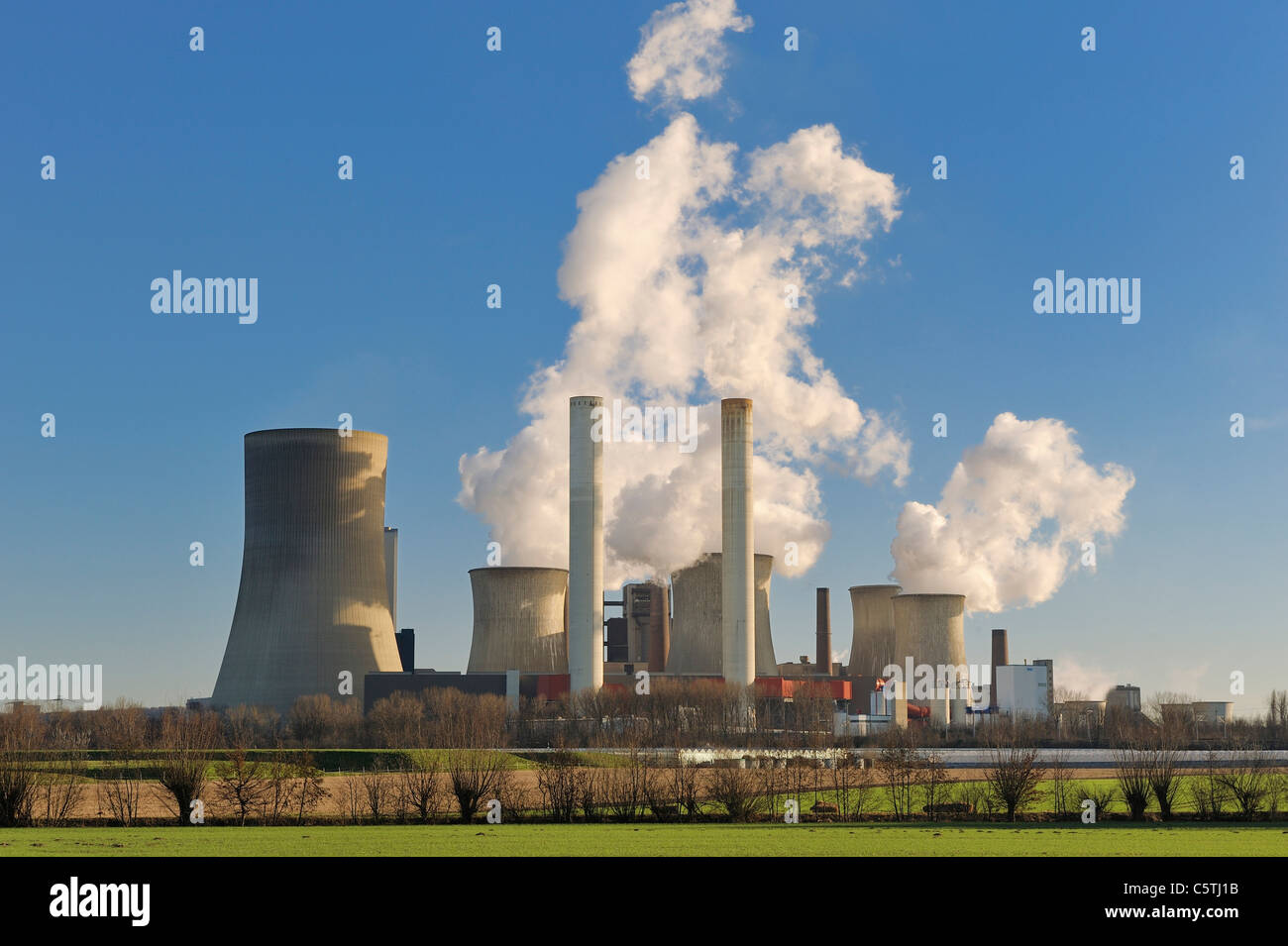 Power station funnel hi-res stock photography and images - Alamy