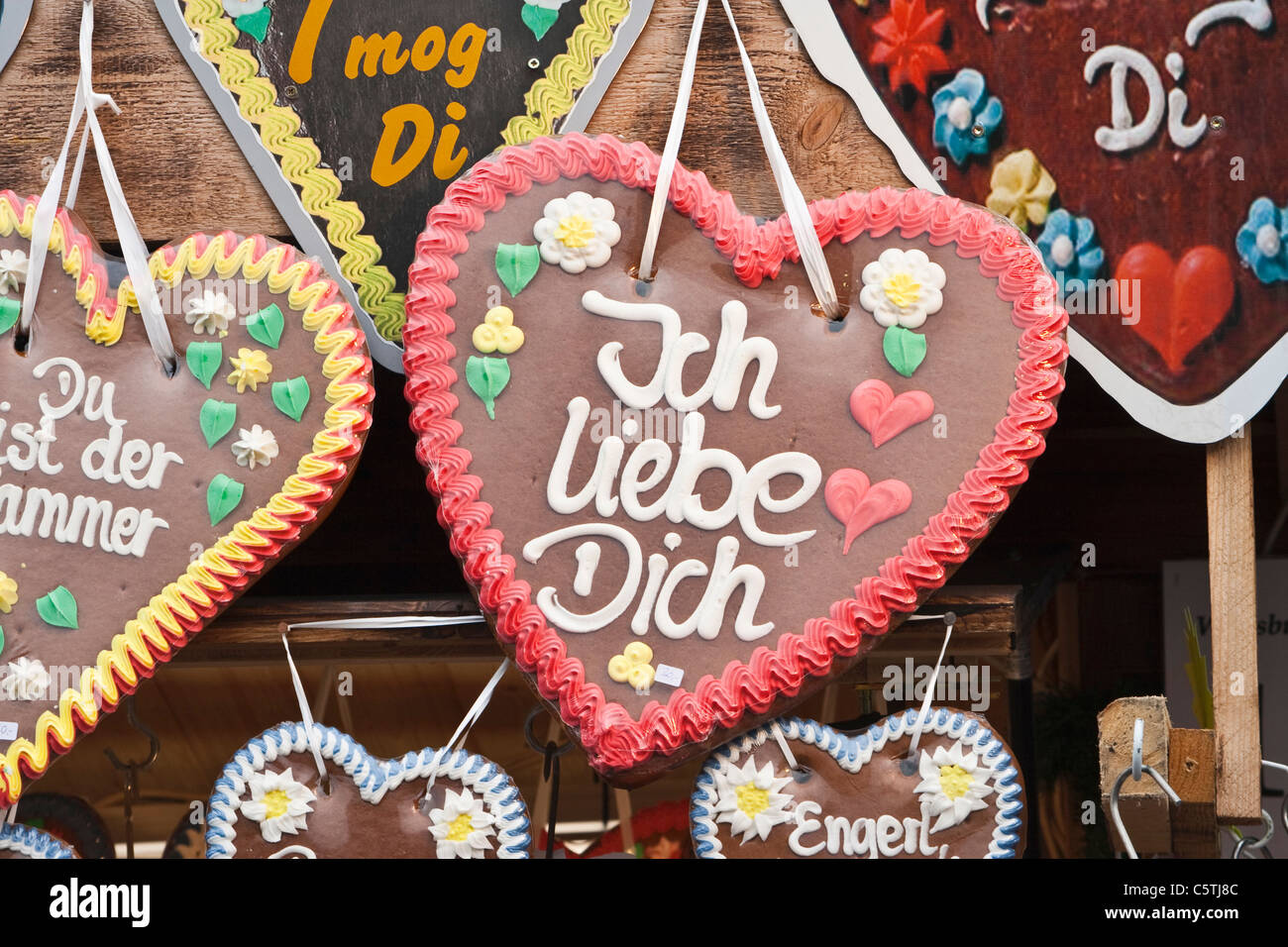 Germany, Munich, Oktoberfest, Gingerbread Hearts, close-up Stock Photo ...