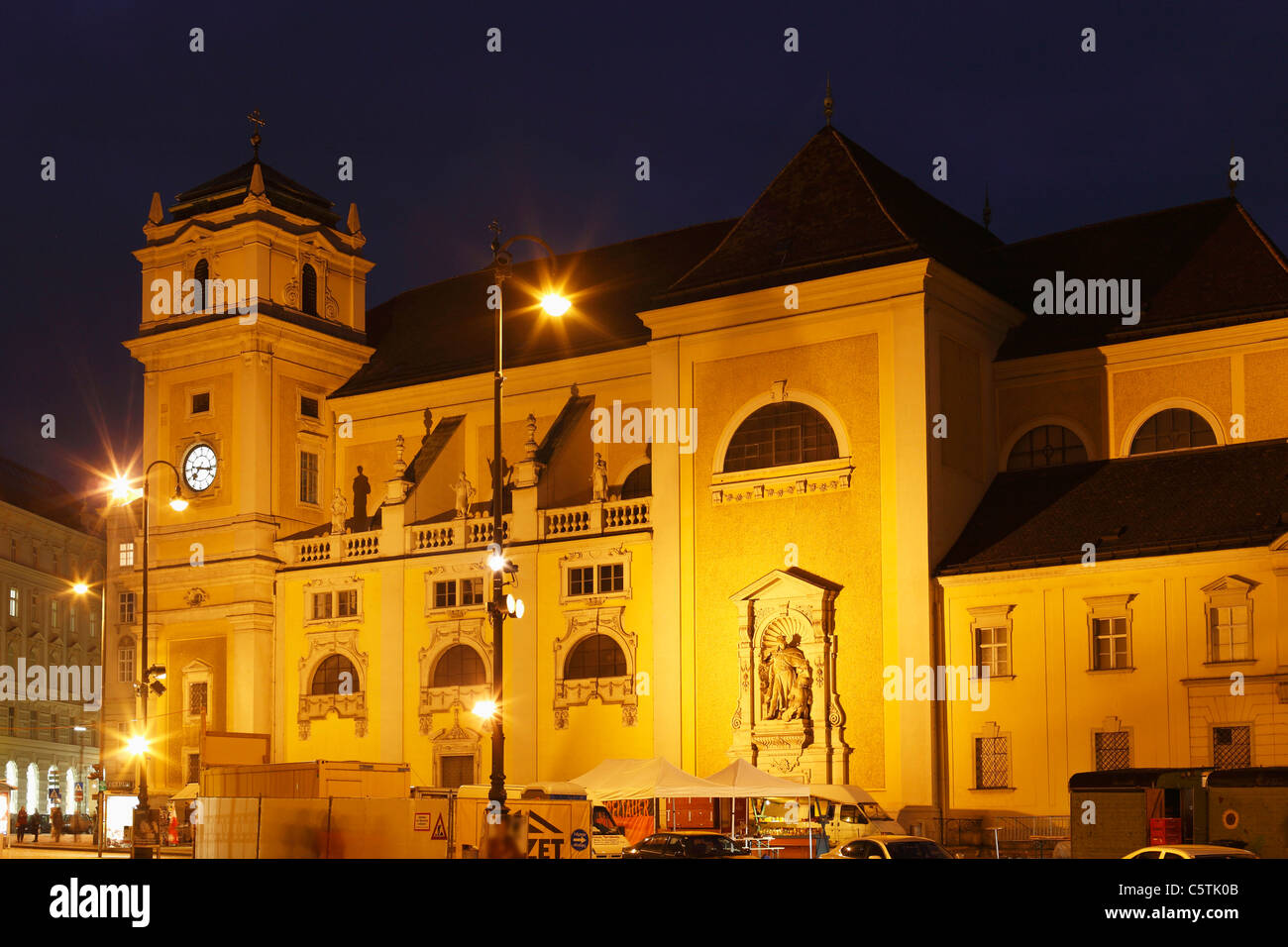 Night view vienna hi-res stock photography and images - Alamy