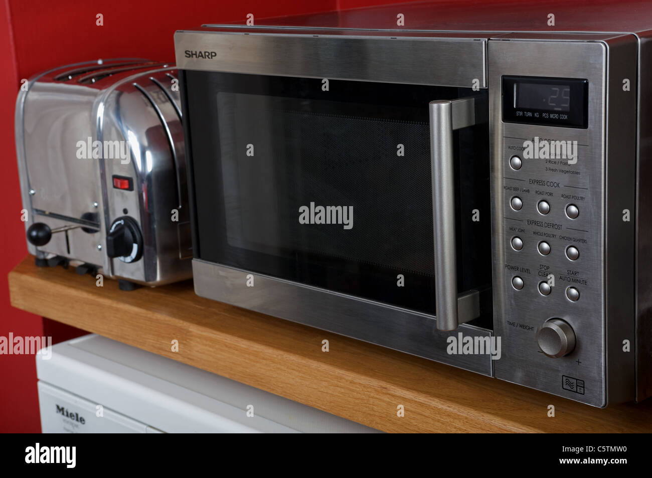 Microwave oven hi-res stock photography and images - Alamy