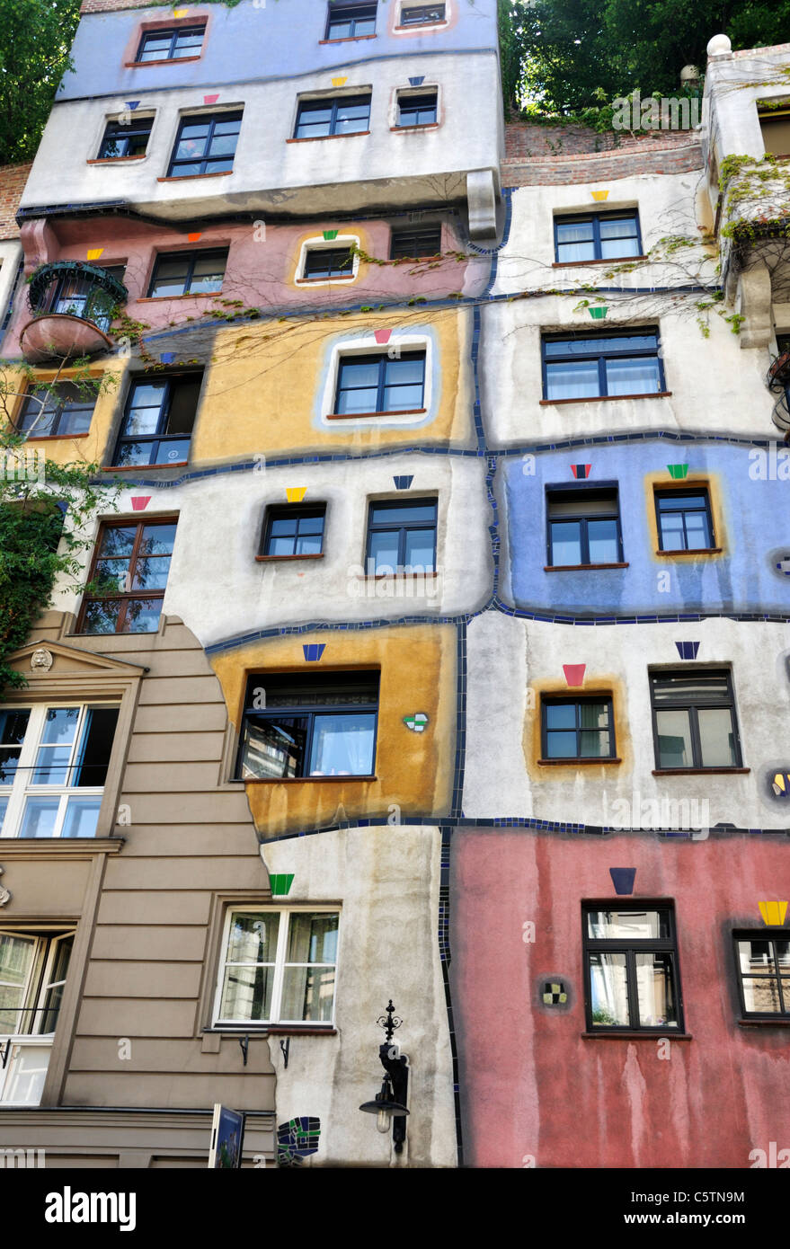 Colorful façade of the Hundertwasser House built 1979-85 Vienna ...