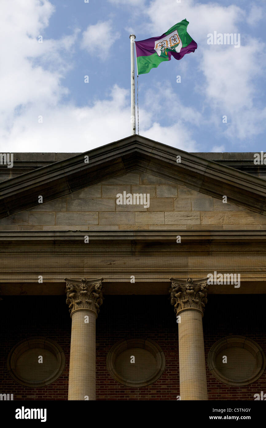 Leeds university coat of arms hi-res stock photography and images - Alamy