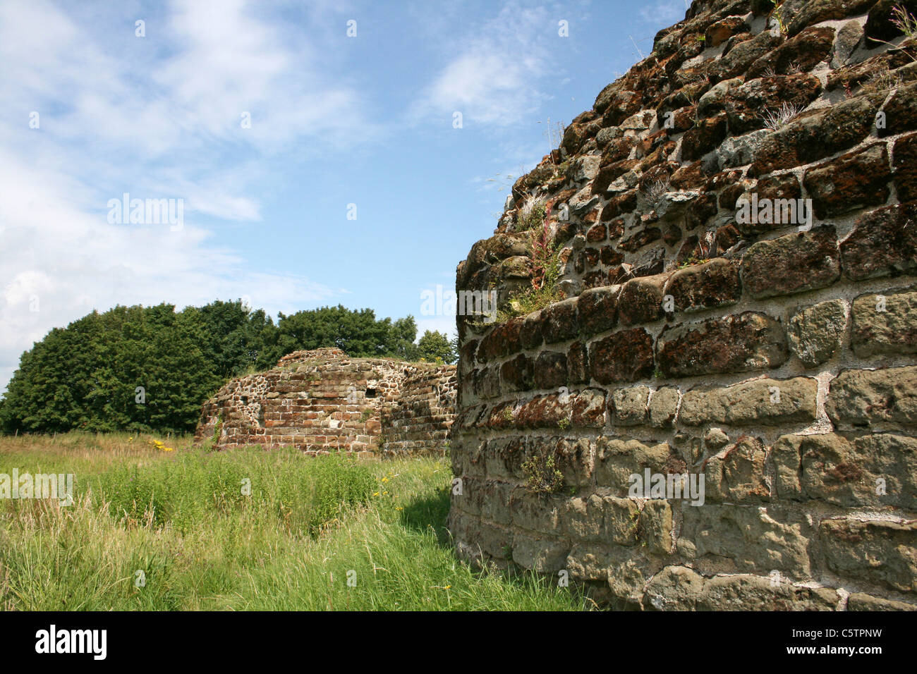 Castle buttress hi-res stock photography and images - Alamy