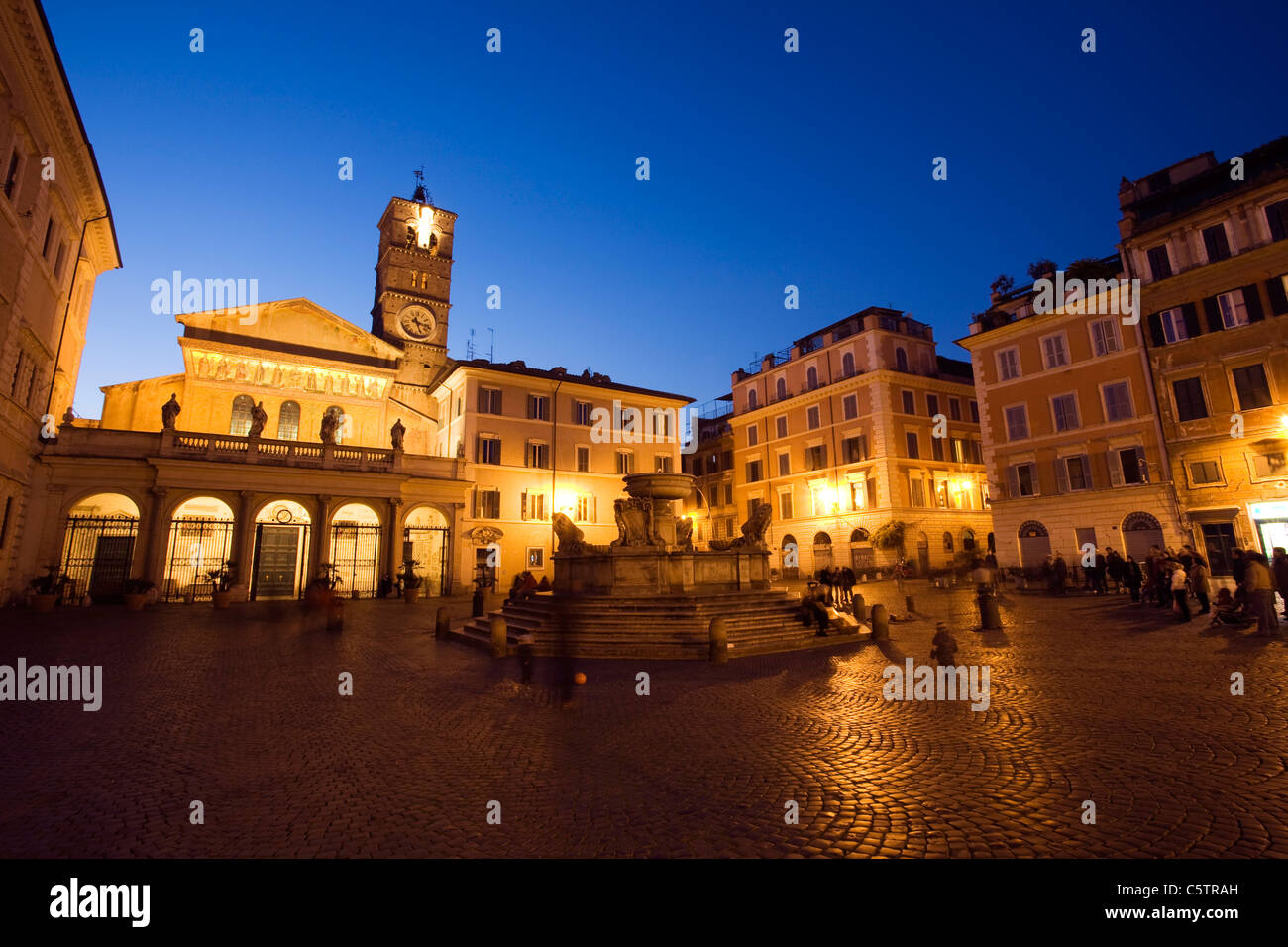 Trastevere night people rome hi-res stock photography and images - Alamy