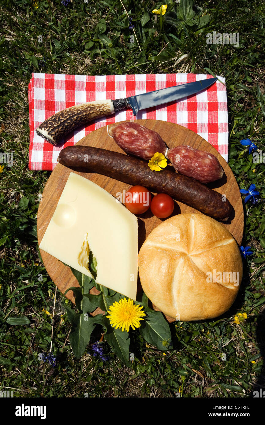 Austria, Tyrol, snack, Alpine cheese, sausages and bread roll, elevated ...