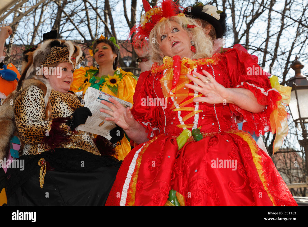 Germany traditional dance hi-res stock photography and images - Alamy