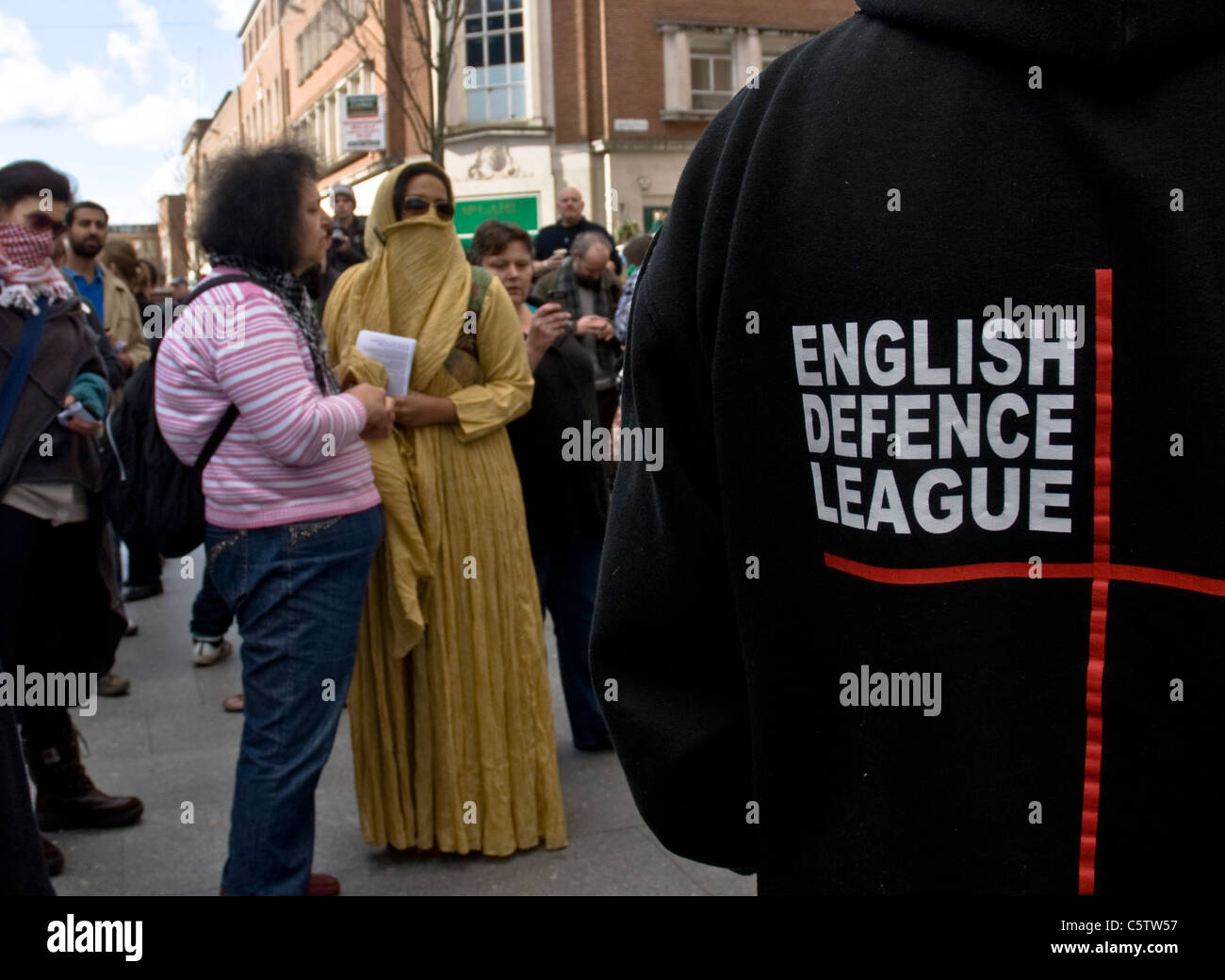 Muslim woman dressed in burka hi-res stock photography and images - Alamy