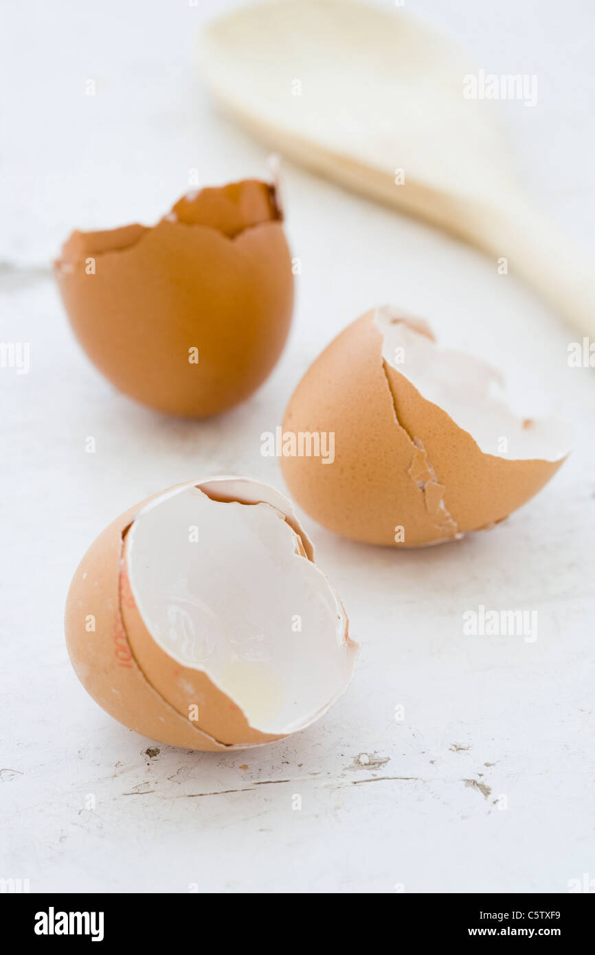 Egg shells hi-res stock photography and images - Alamy