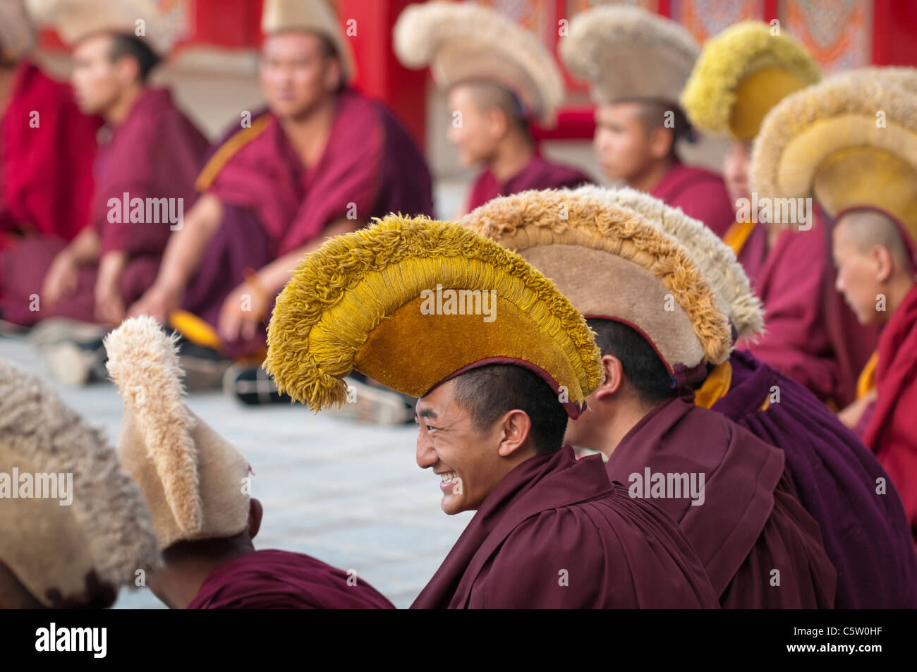 Yellow Hat Sect Tibetan Buddhist monks attend evening prayers, Longwu ...