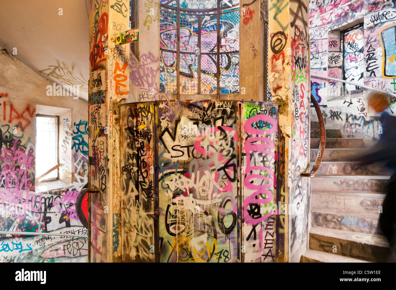 Les Frigos 's a industrial warehouse re-converted into an production ...