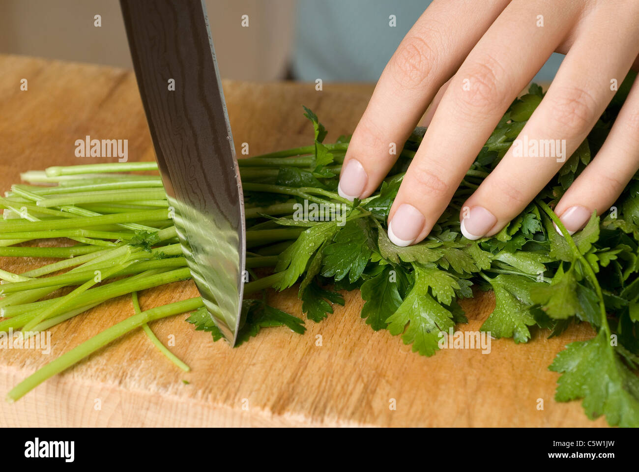 Person cutting parsley hi-res stock photography and images - Alamy