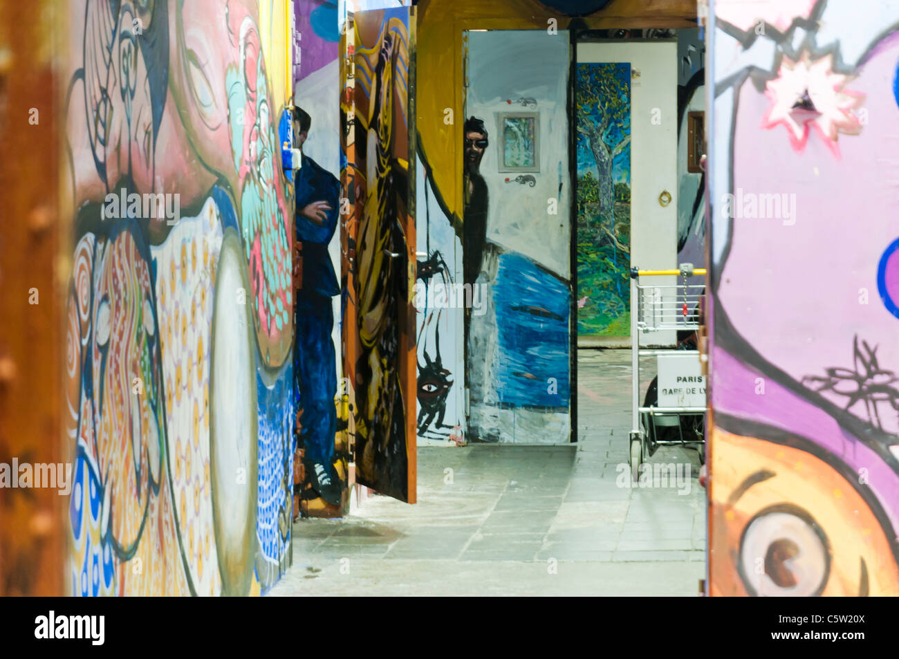 Les Frigos 's a industrial warehouse re-converted into an production ...