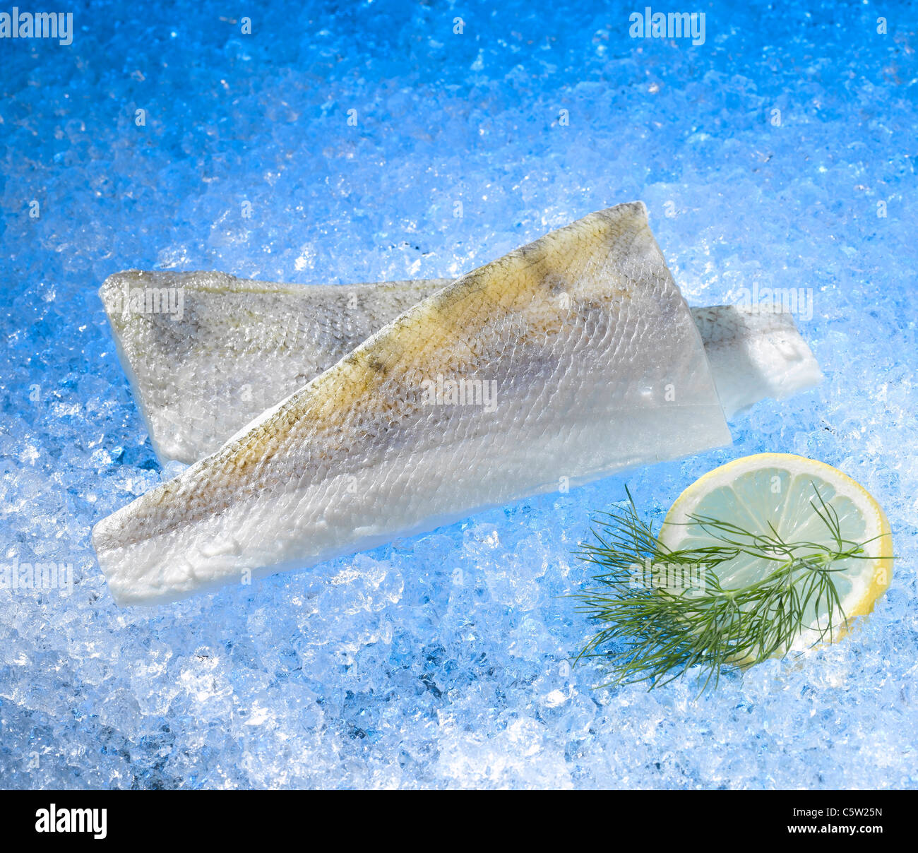 Crushed ice fish hi-res stock photography and images - Alamy