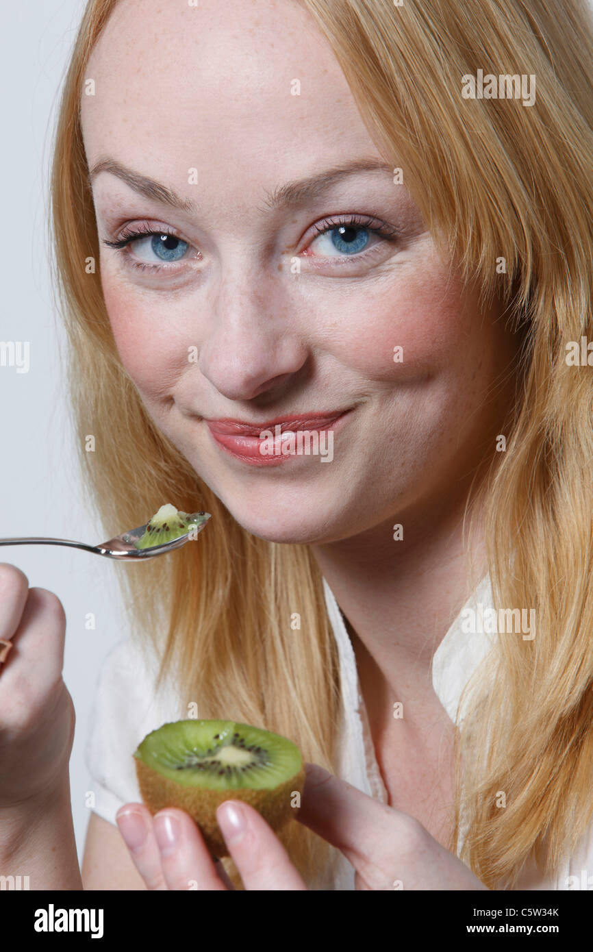 Young kiwi hi-res stock photography and images - Alamy