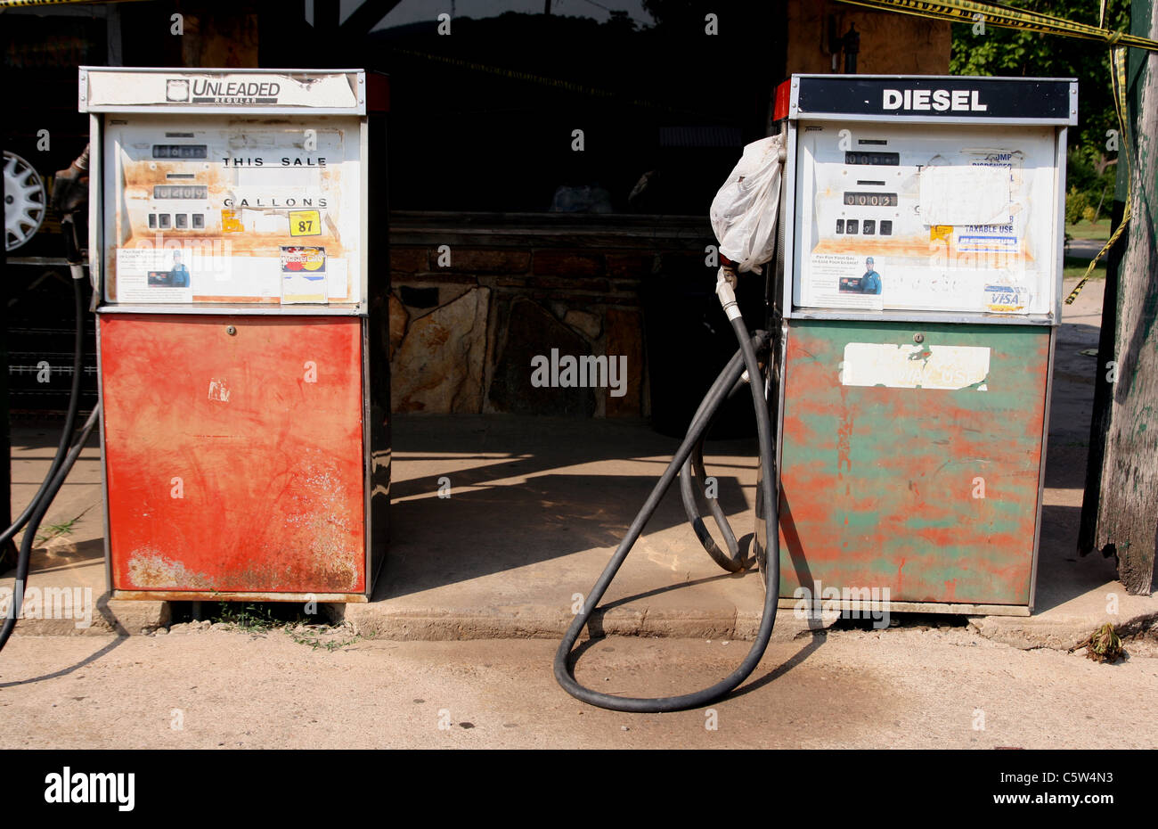 Vintage gas pumps hi-res stock photography and images - Alamy