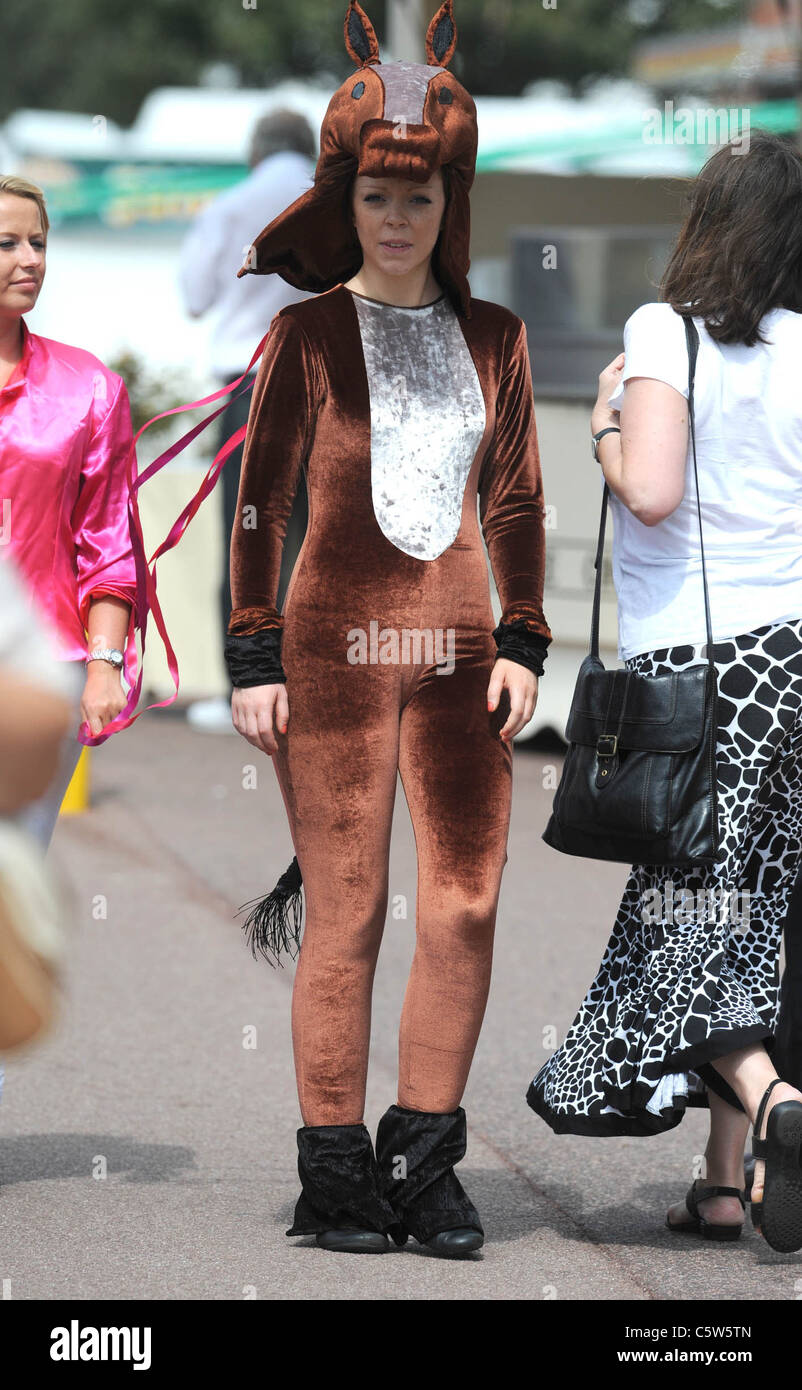 Brighton racecourse crowd hi-res stock photography and images - Alamy