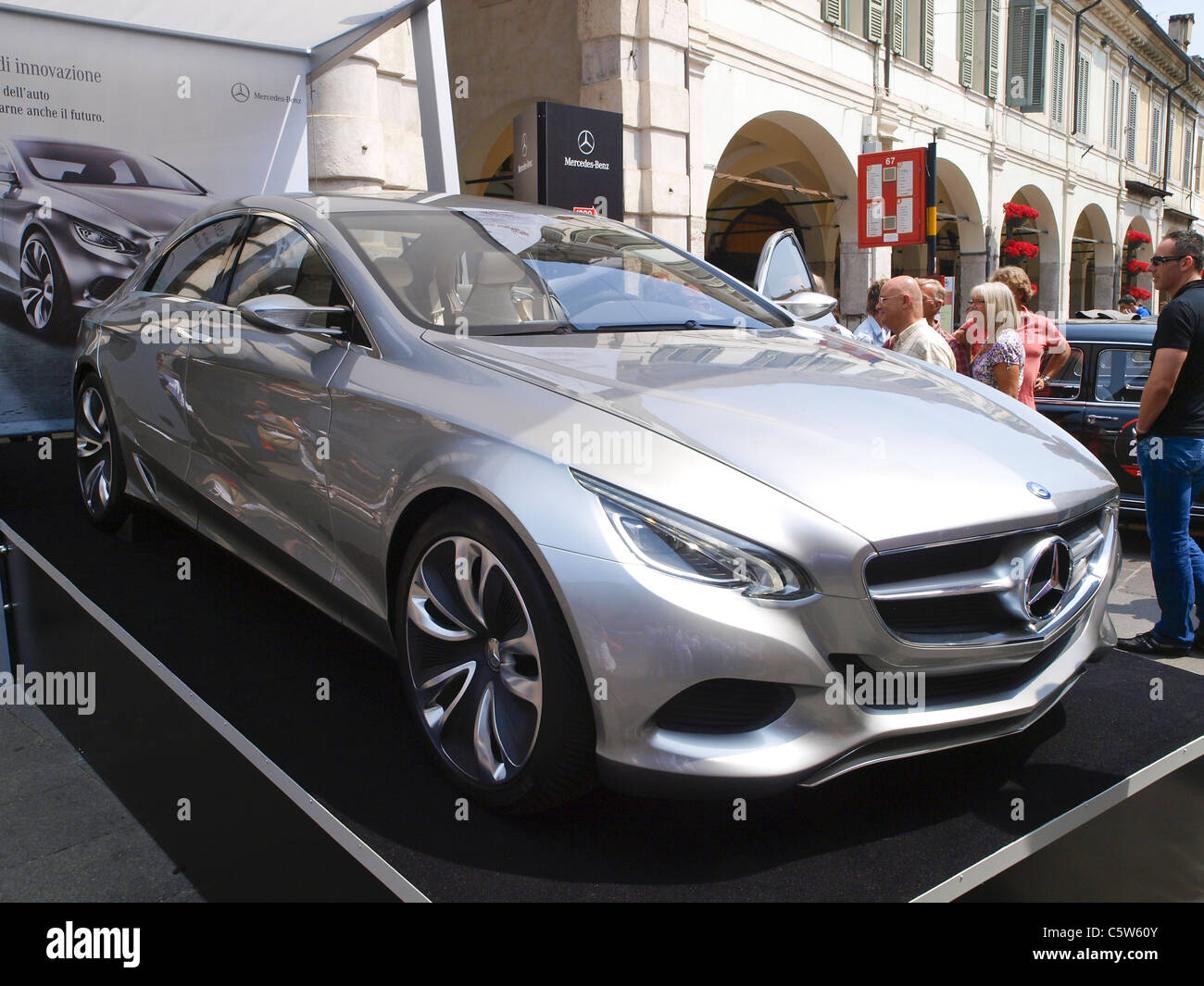 Mercedes Benz F800