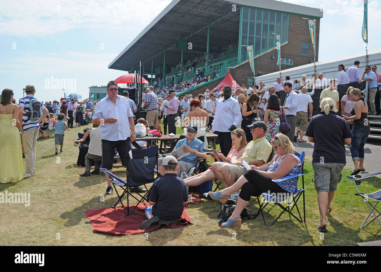 A packed crowd on the first day of the Brighton Races Festival Stock ...