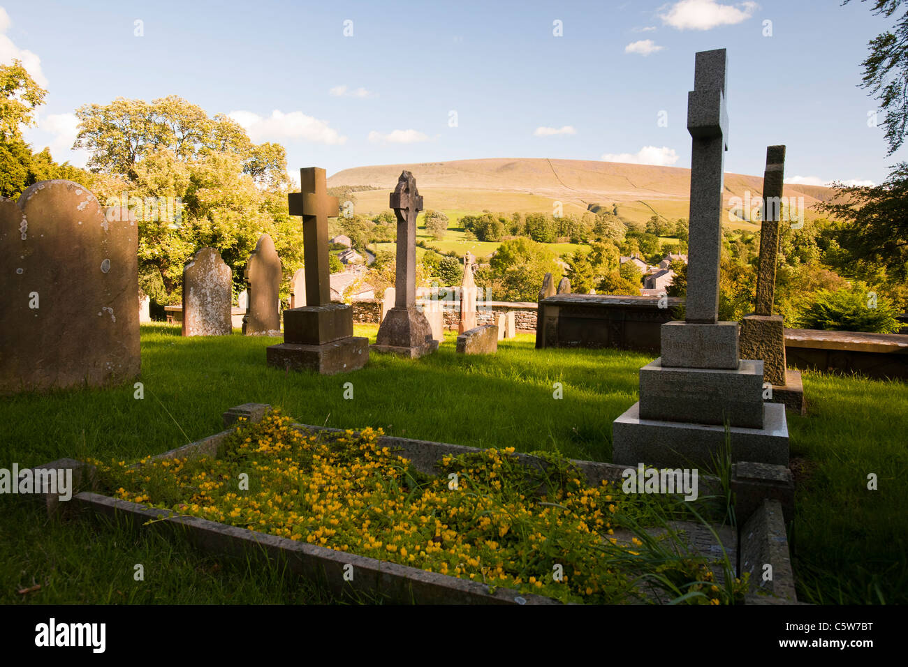 Lancashire graveyard pendle hi-res stock photography and images - Alamy