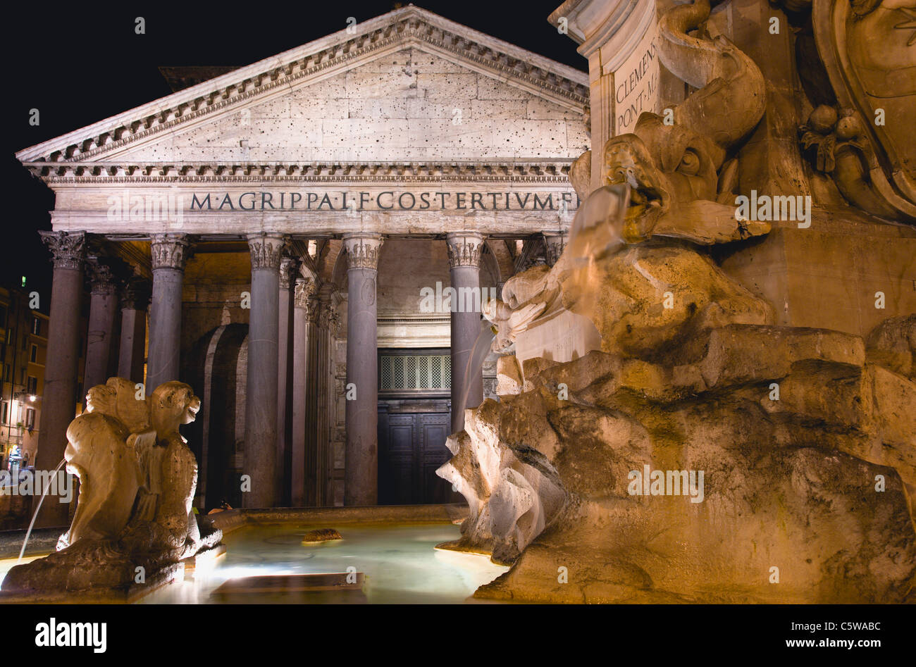 Rome pantheon statue hi-res stock photography and images - Alamy
