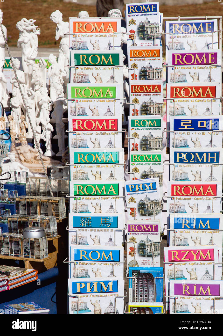 Souvenir stall rome hi-res stock photography and images - Alamy