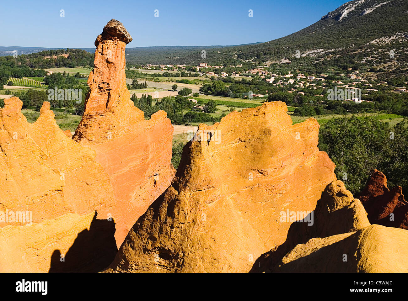 France, Provence, Colorado Provencal, Fairy chimneys Stock Photo - Alamy