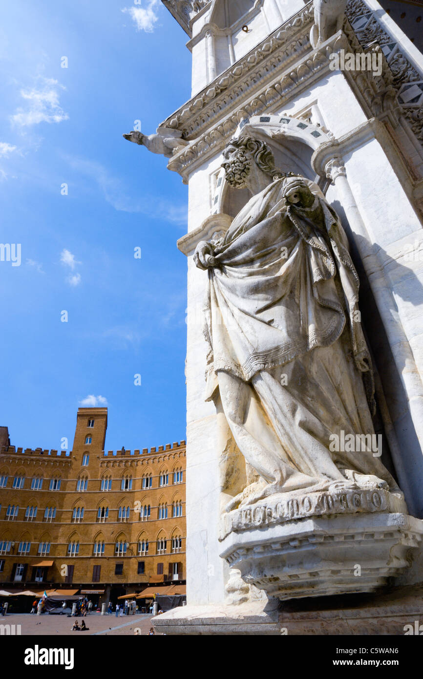 Siena italy statue sculpture hi-res stock photography and images - Alamy