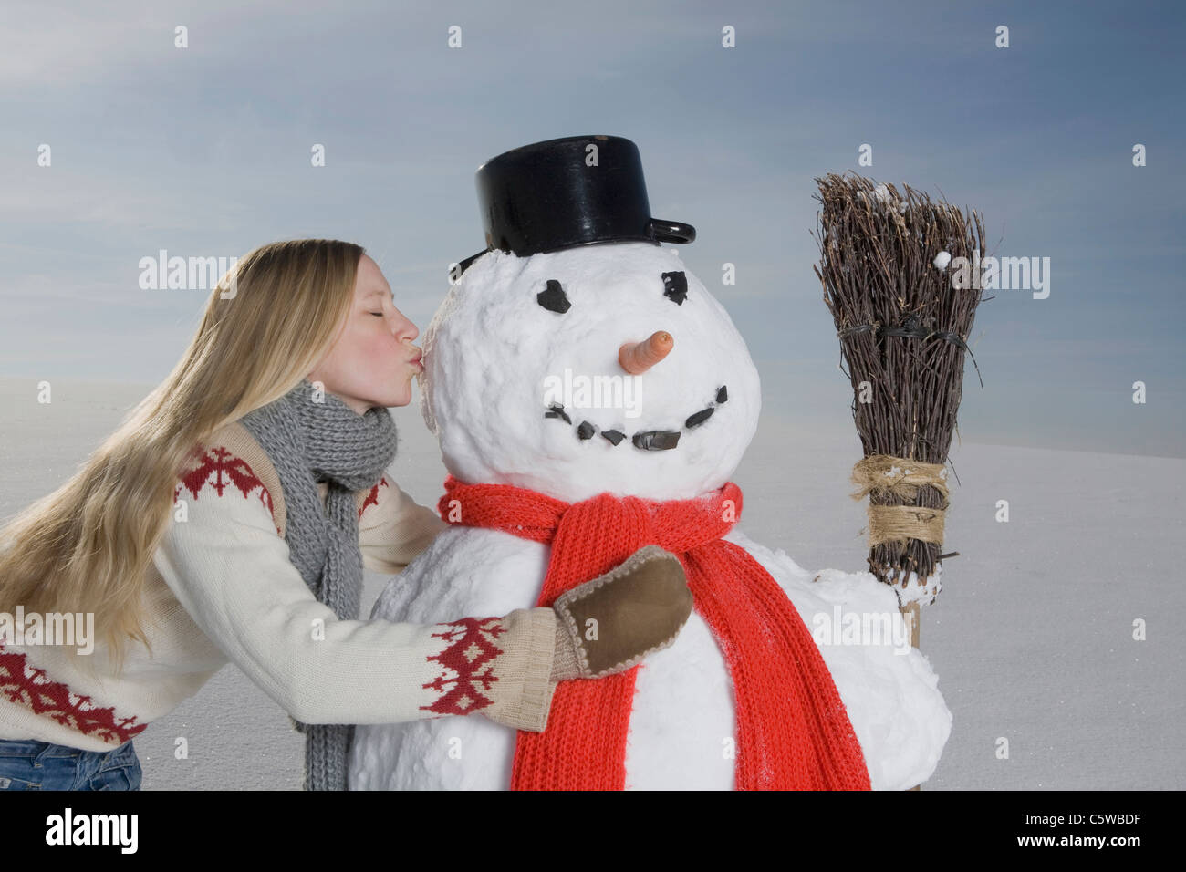 Snowman and snow woman kissing hi-res stock photography and images - Alamy