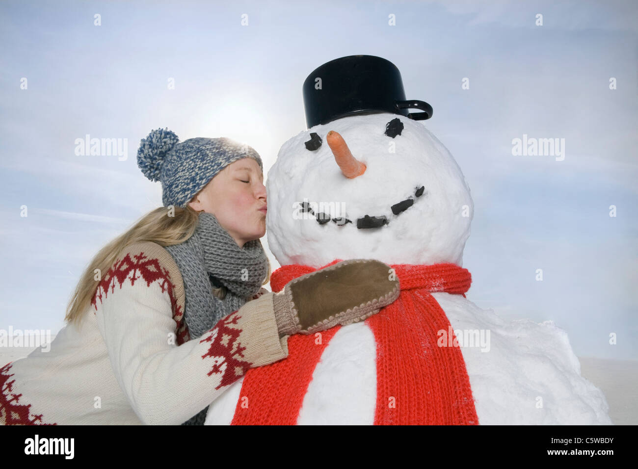 Snowman and snow woman kissing hi-res stock photography and images - Alamy
