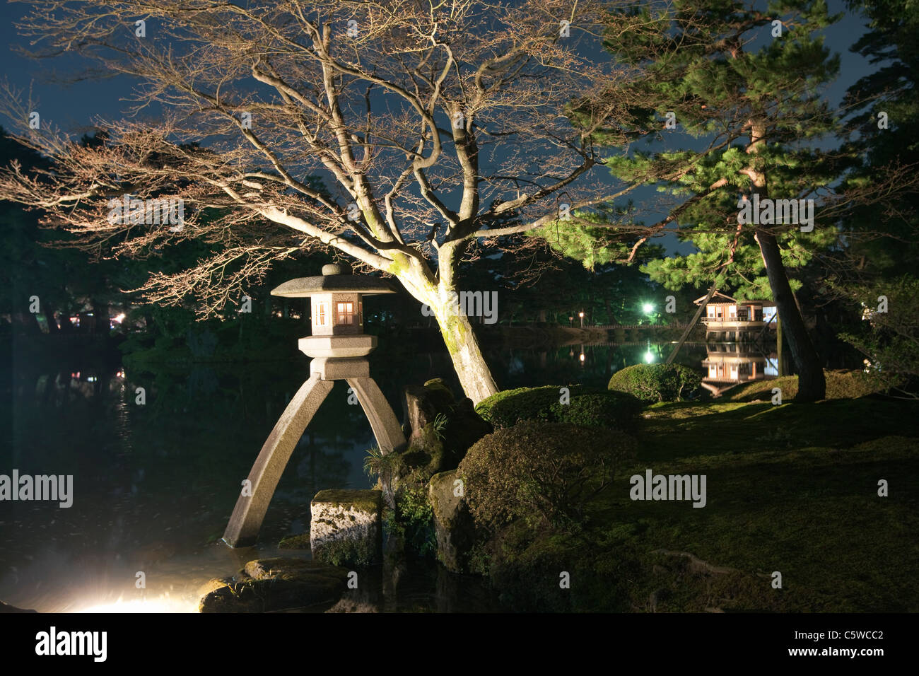 Kotoji Stone Lantern of Kenrokuen, Kanazawa, Ishikawa, Japan Stock ...