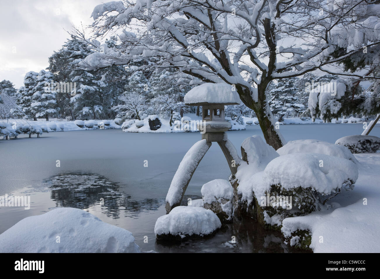 Kotoji stone lantern hi-res stock photography and images - Alamy