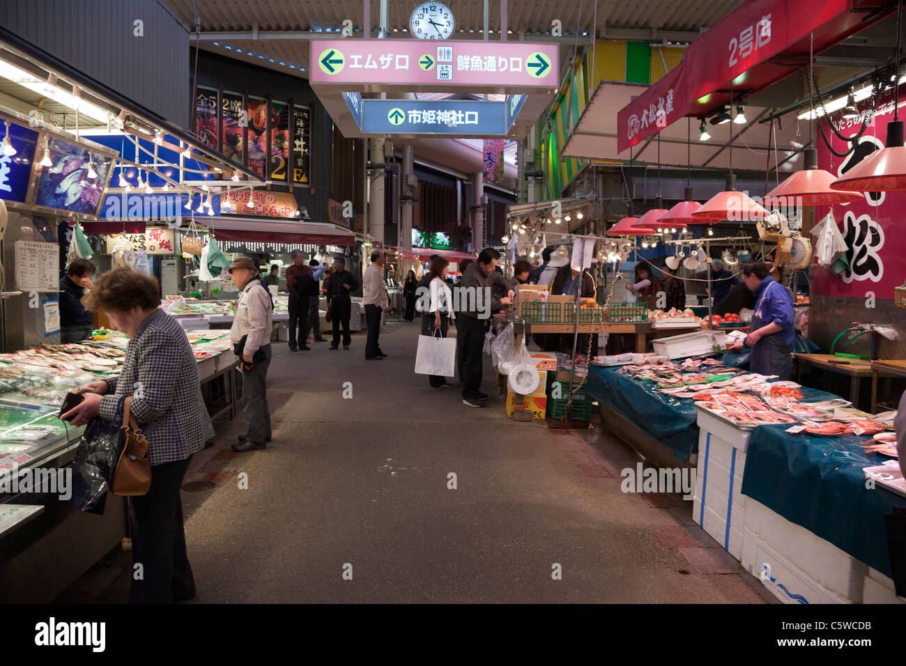 Omi-cho Market, Kanazawa, Ishikawa, Japan Stock Photo - Alamy