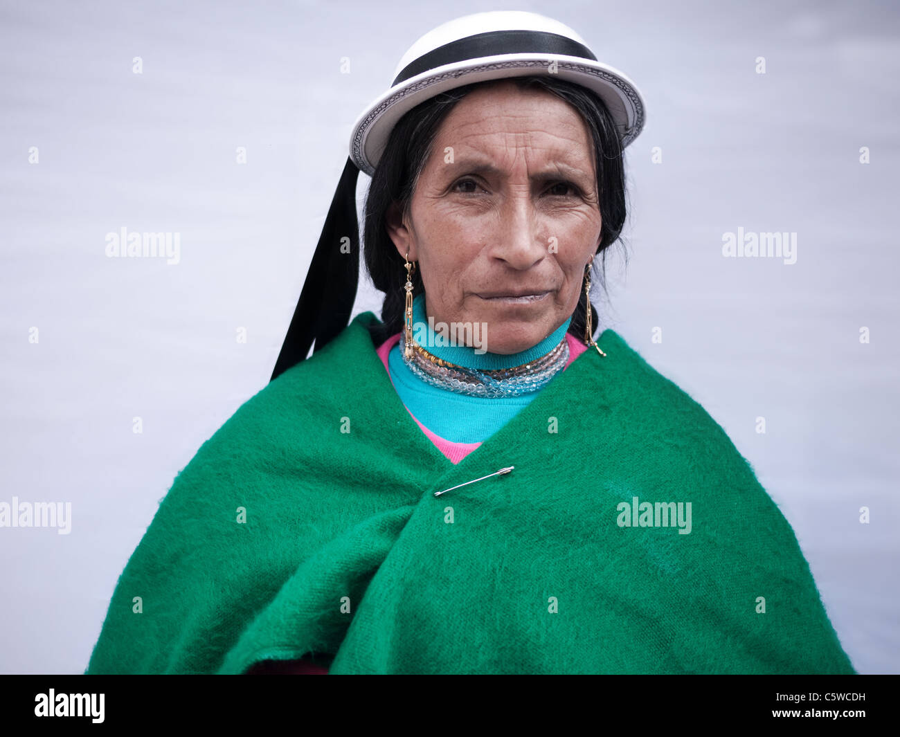 Indigenous Ecuadorian woman in traditional dress Stock Photo - Alamy