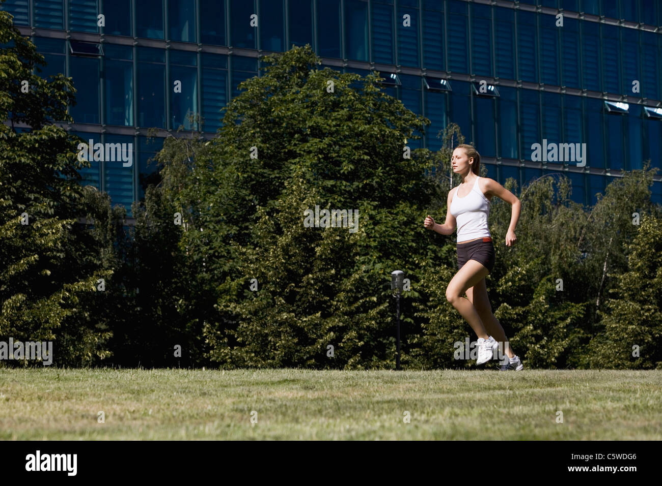Germany berlin young woman jogging hi-res stock photography and images ...