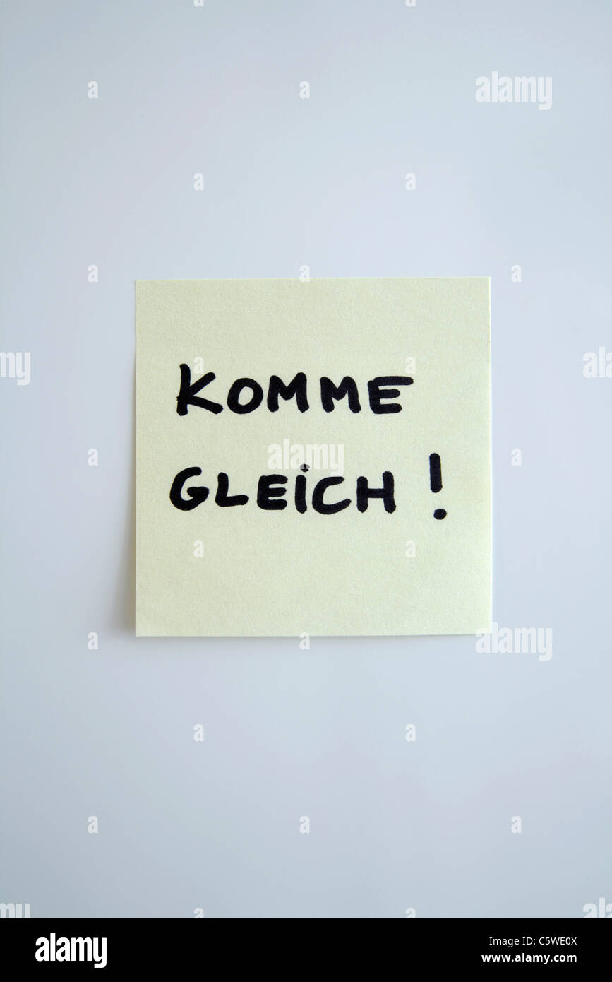 Adhesive note saying "I'm on the way Stock Photo - Alamy