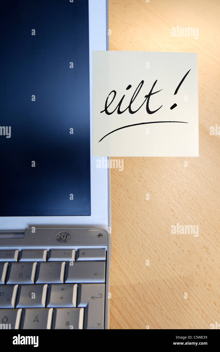 Adhesive note laptop saying hi-res stock photography and images - Alamy