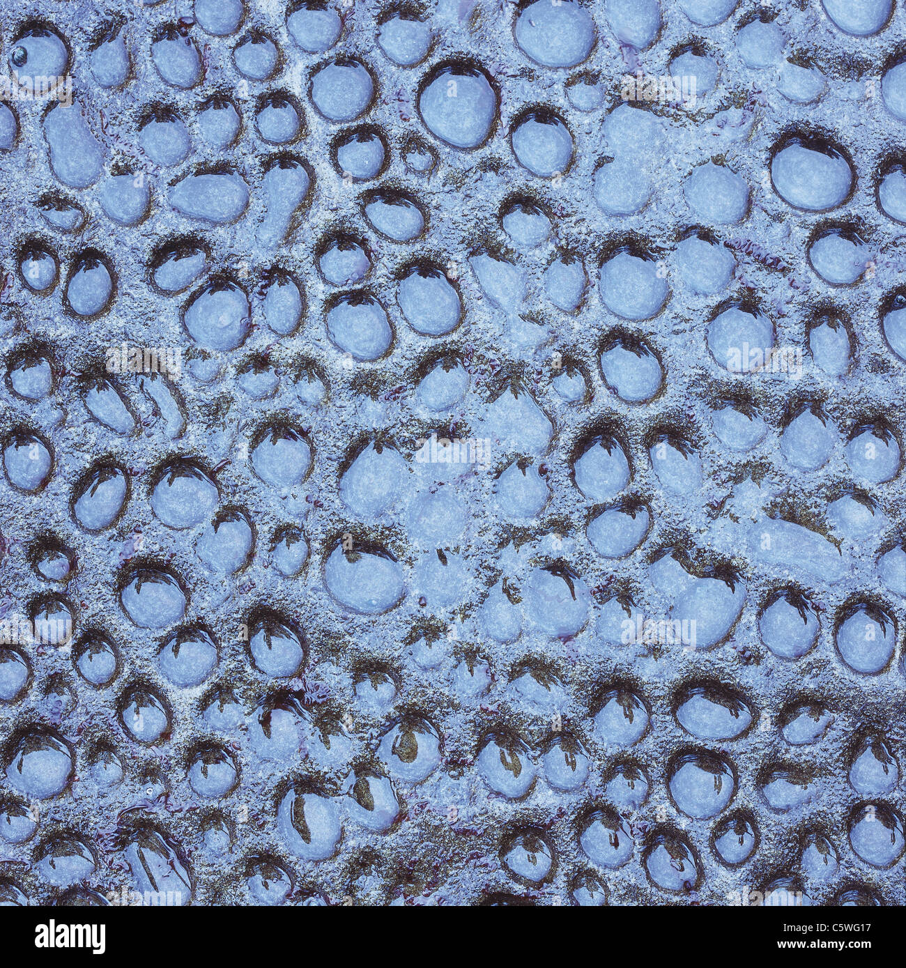 Rock on the water hi-res stock photography and images - Alamy