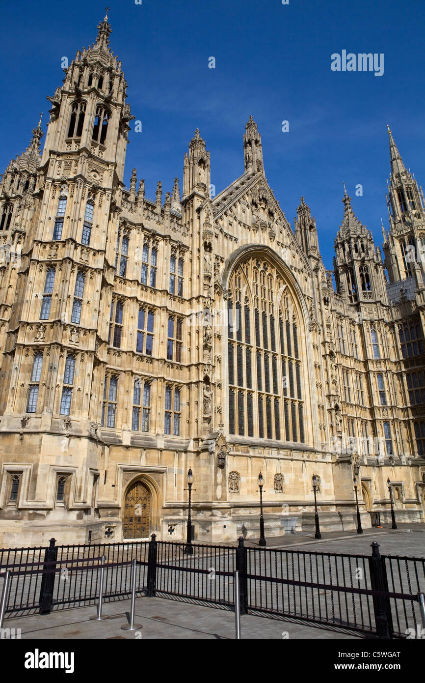 London, government houses of the Parliament in westminster Stock Photo ...