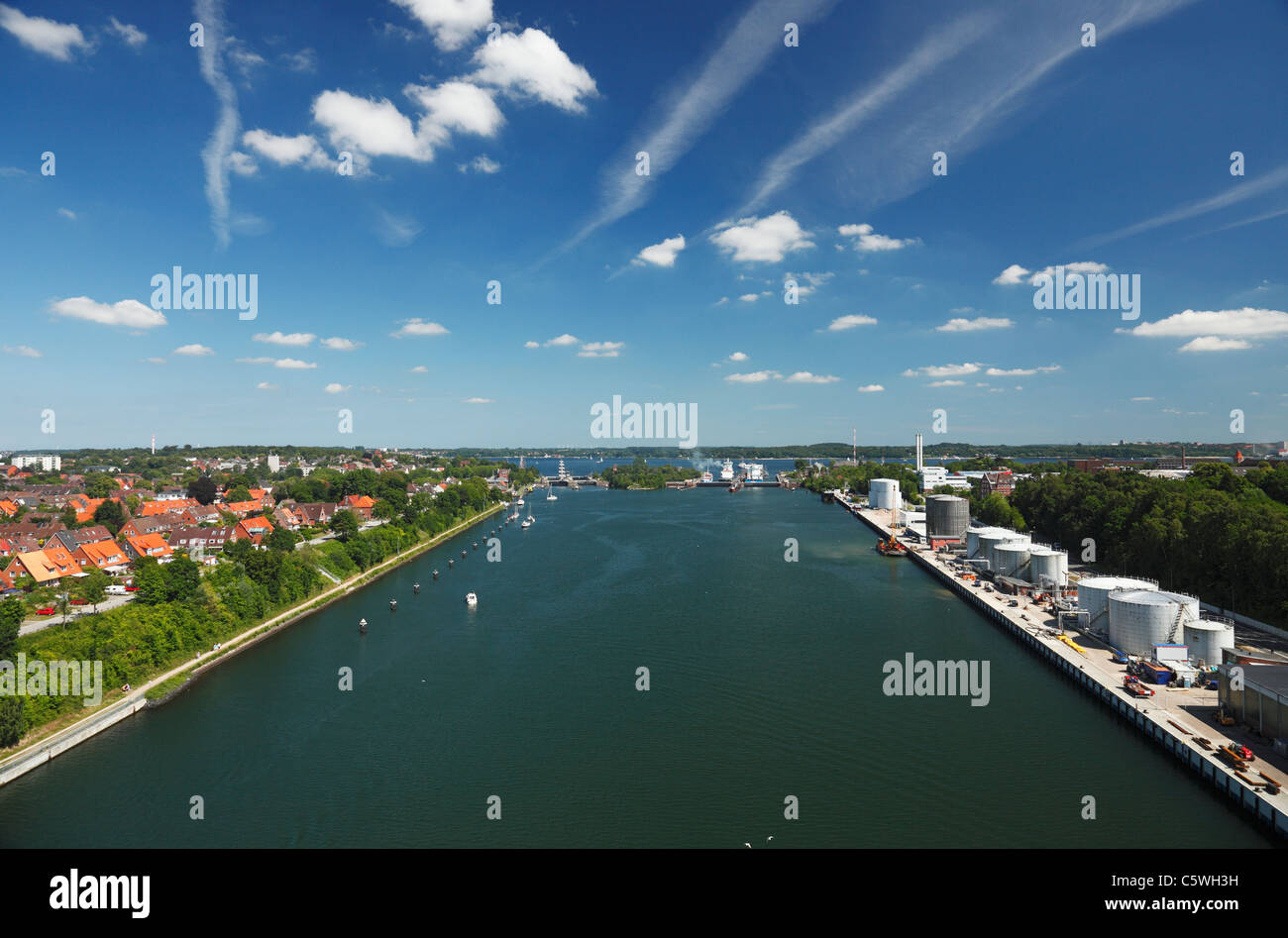 Nord-Ostsee-Kanal und Schleusen bei Kiel-Holtenau, Kieler Foerde, Ostsee, Schleswig-Holstein ...