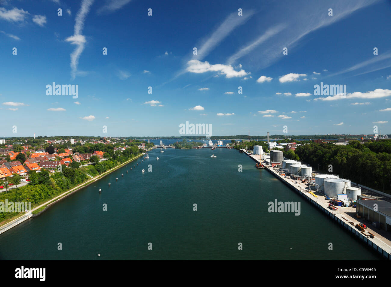 Nord-Ostsee-Kanal und Schleusen bei Kiel-Holtenau, Kieler Foerde, Ostsee, Schleswig-Holstein ...