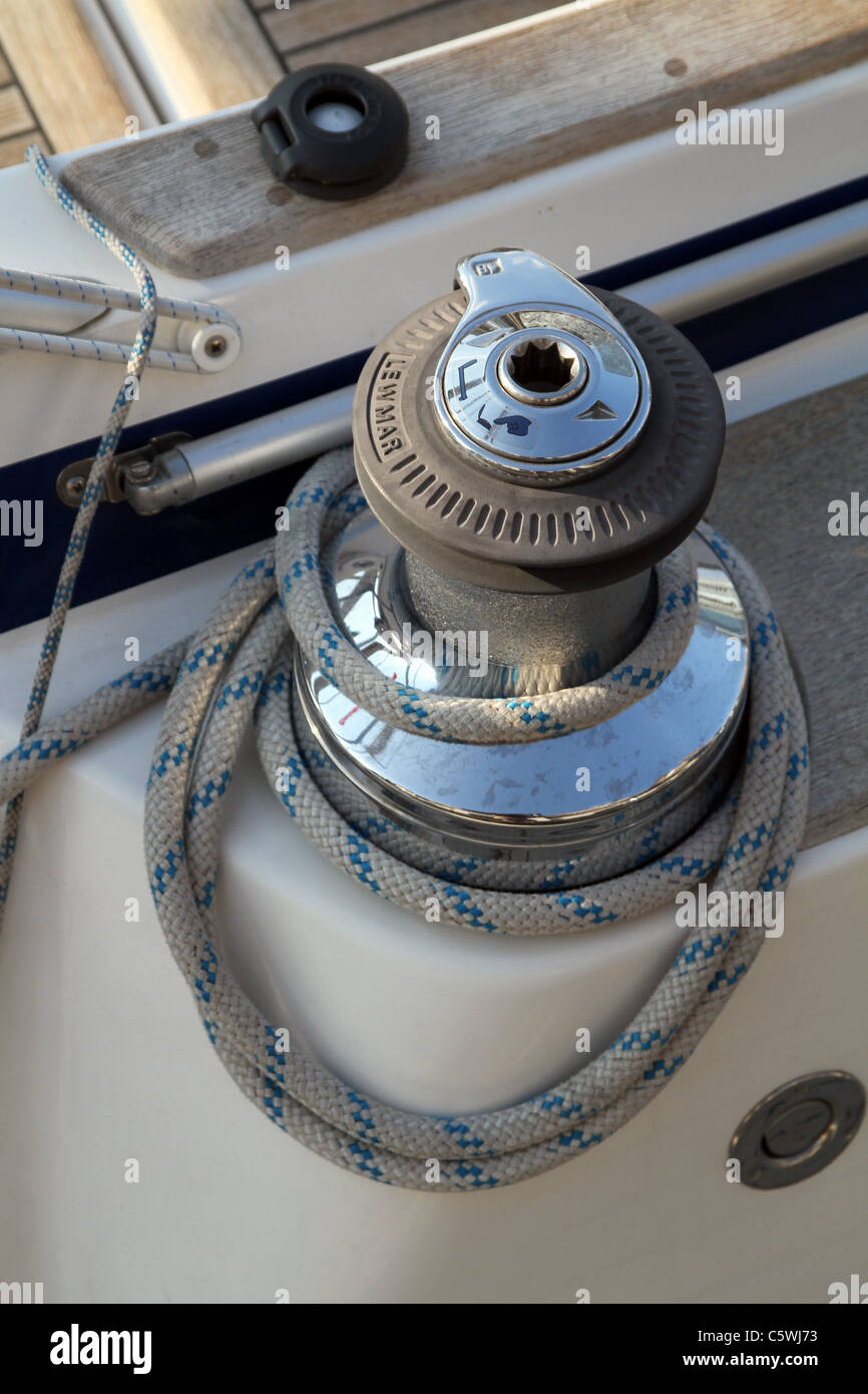 UK. Ropes in a yacht in a marina near Southampton Stock Photo - Alamy