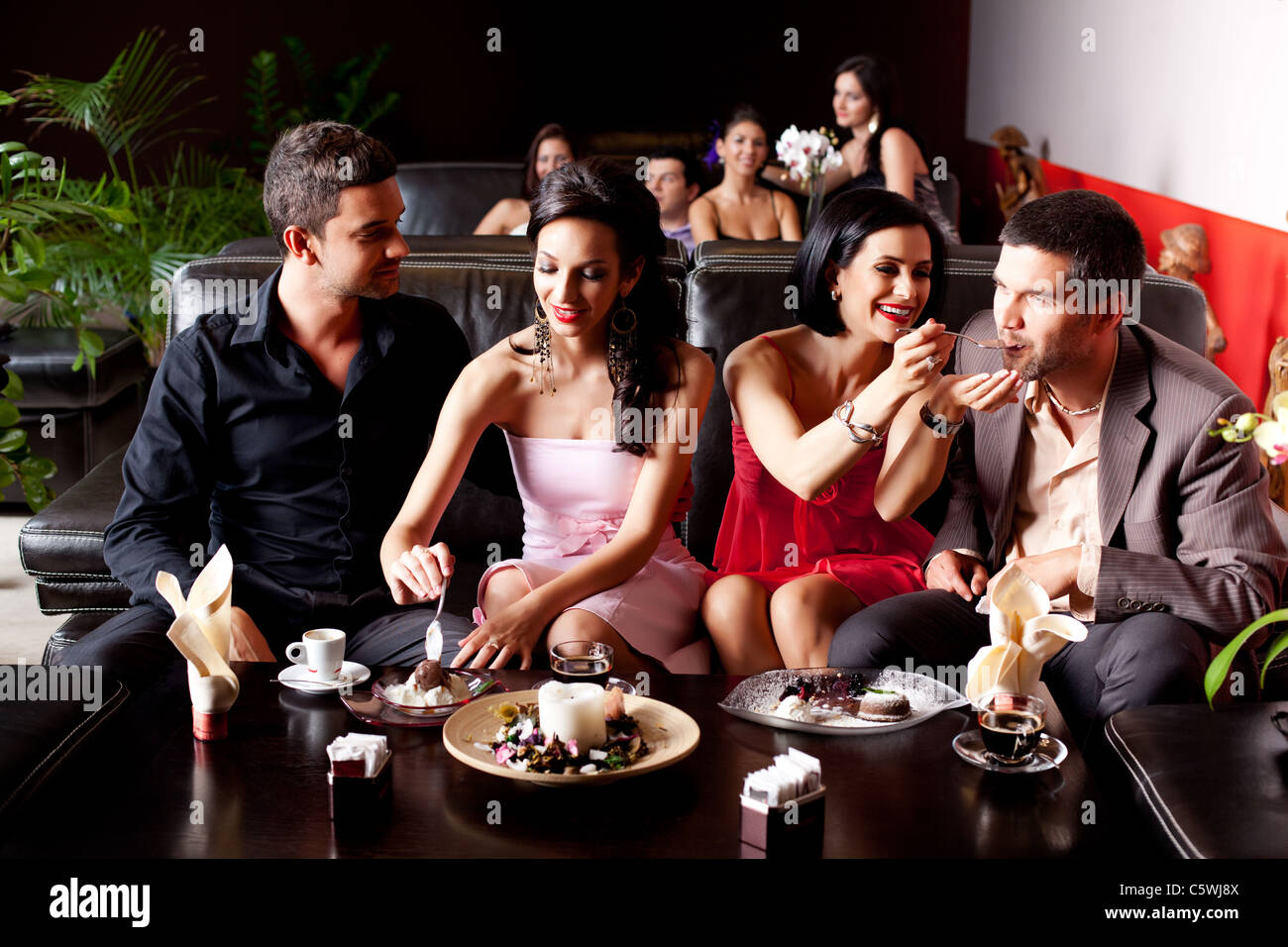 young couples eating deserts feeding each other Stock Photo - Alamy