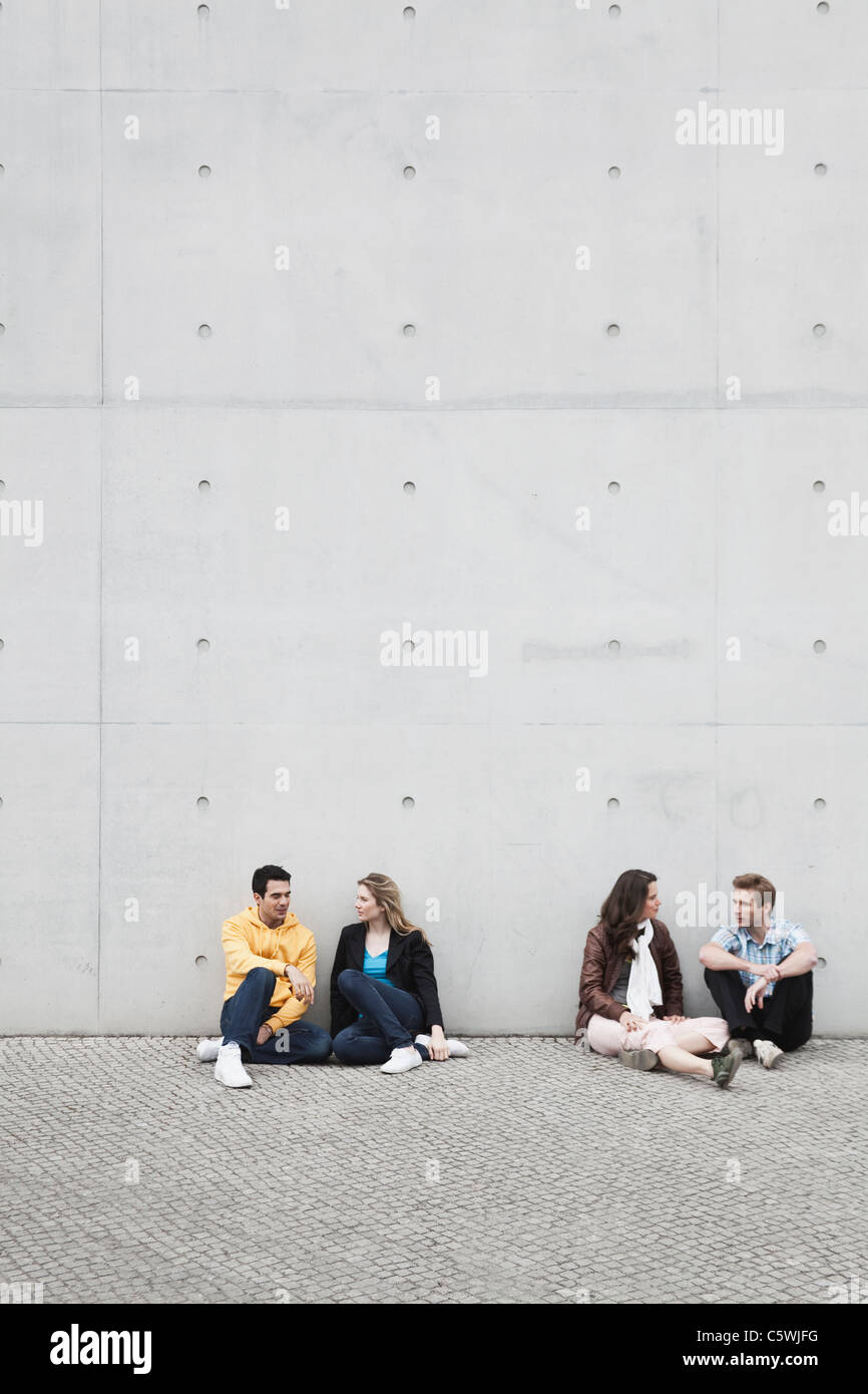 Berlin wall people talking hi-res stock photography and images - Alamy