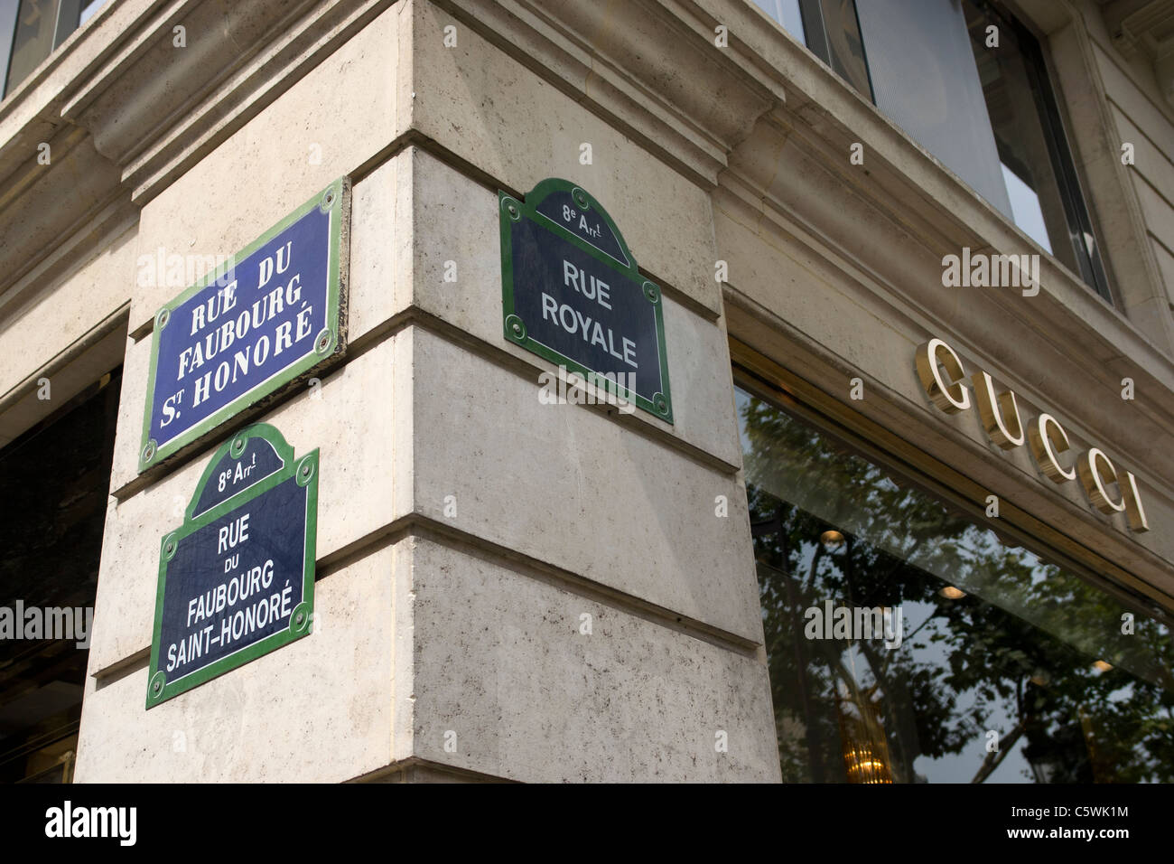 Parisian street signs and Gucci boutique, Paris France Stock Photo - Alamy