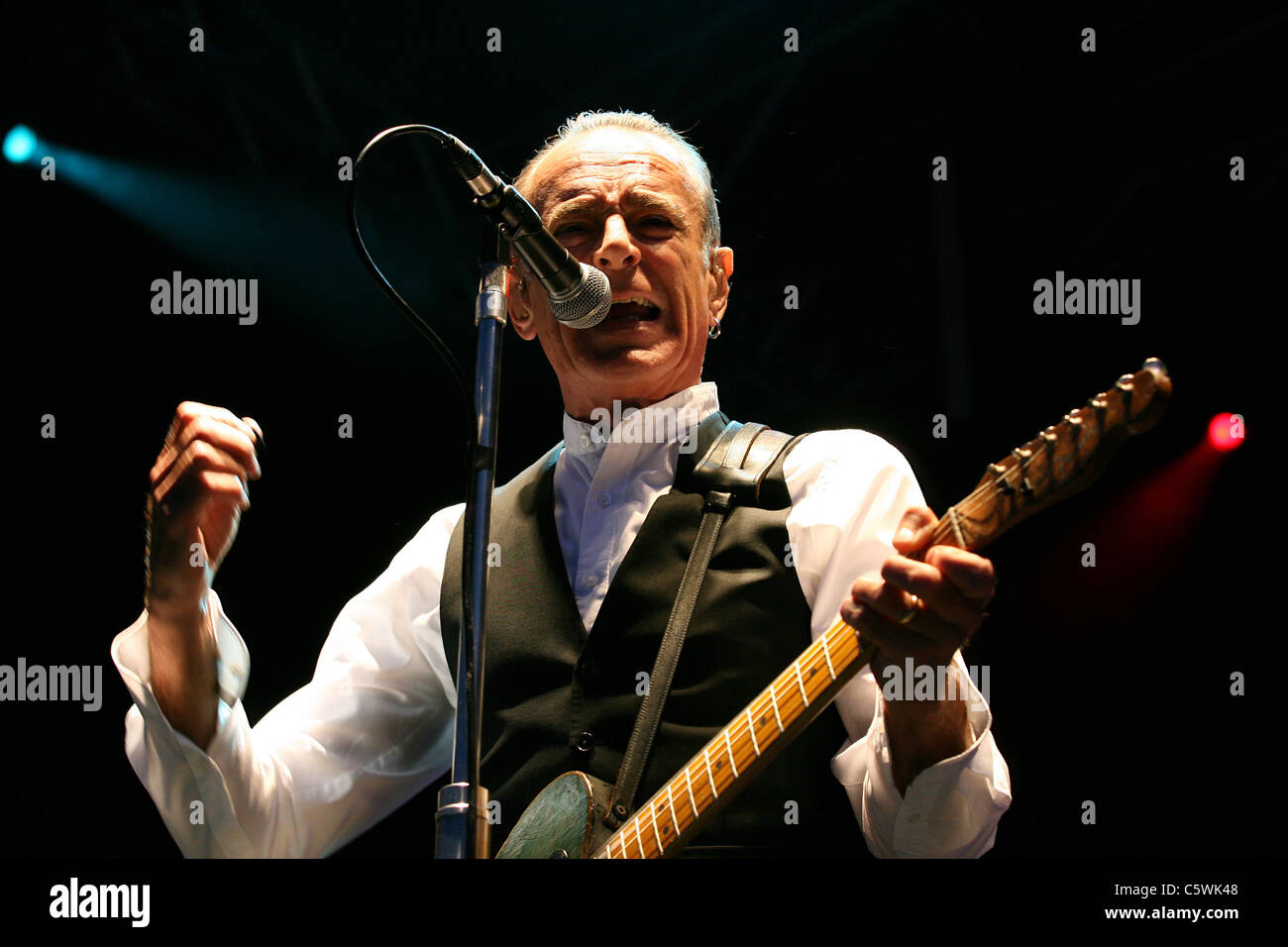 Status Quo frontman Francis Rossi plays to the crowd at Rockin' the ...