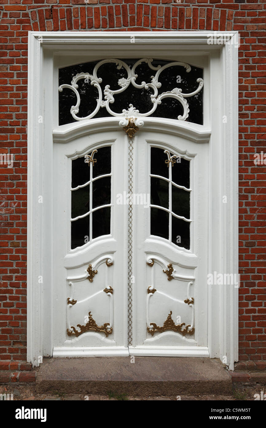 weisse Haustuer am Bauernhaus Schmielau aus Lehe (Dithmarschen ...
