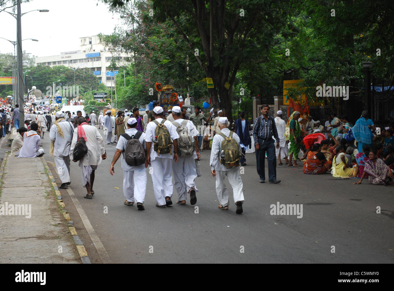 A men hanging sack hi-res stock photography and images - Alamy