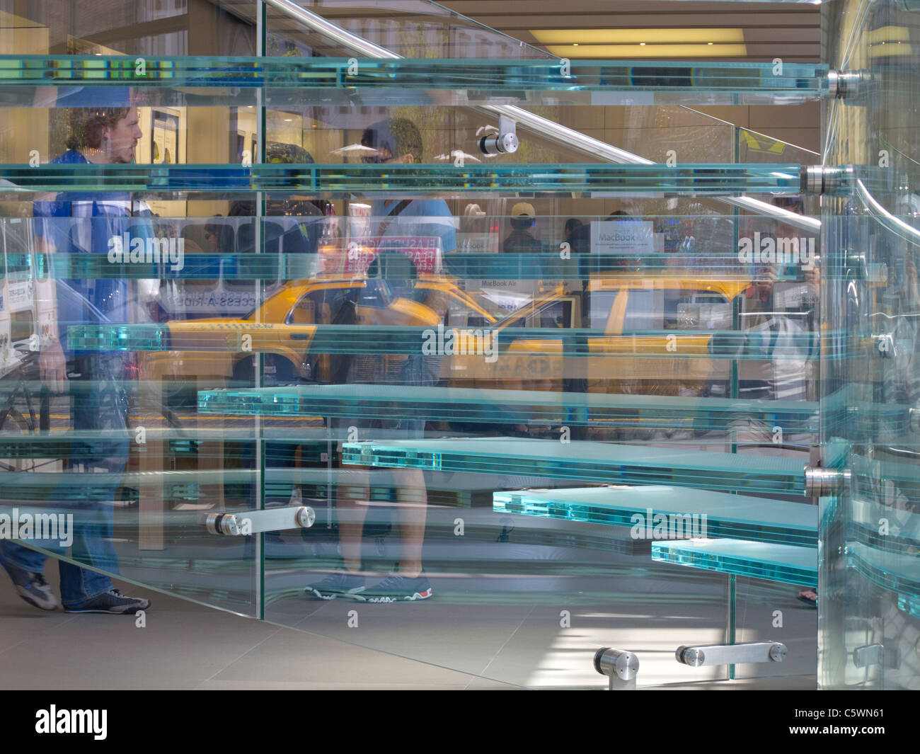 Apple Store in Soho Manhattan New York City Stock Photo - Alamy